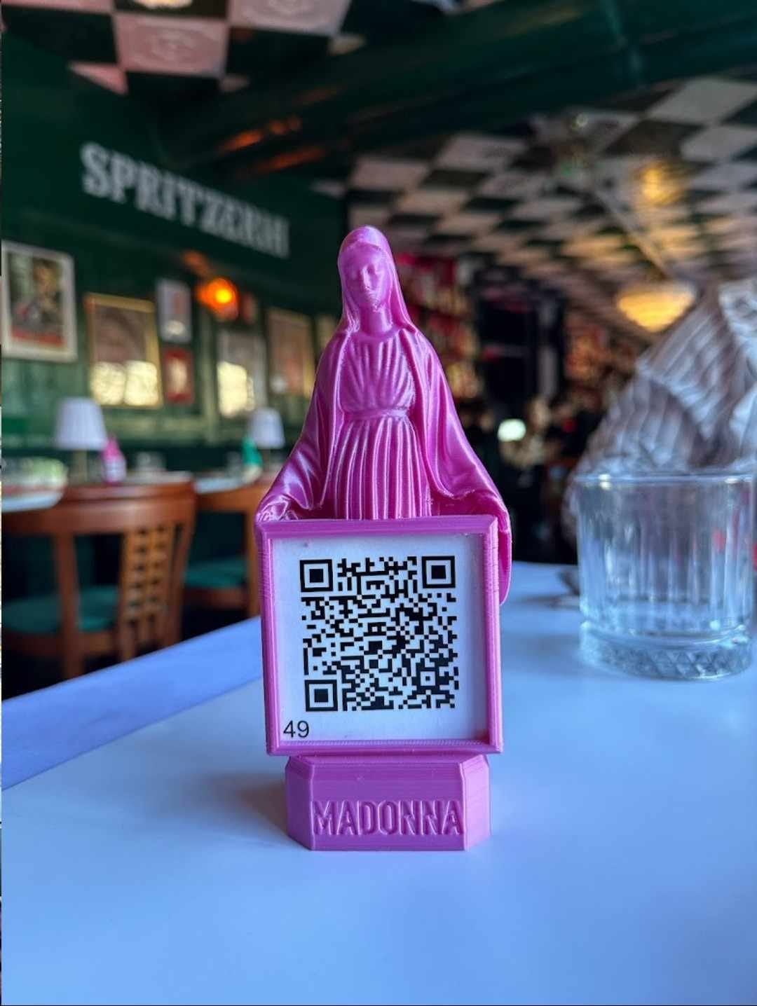 Boki zrywać! W samym sercu Warszawy powstała restauracja „Madonna ...
